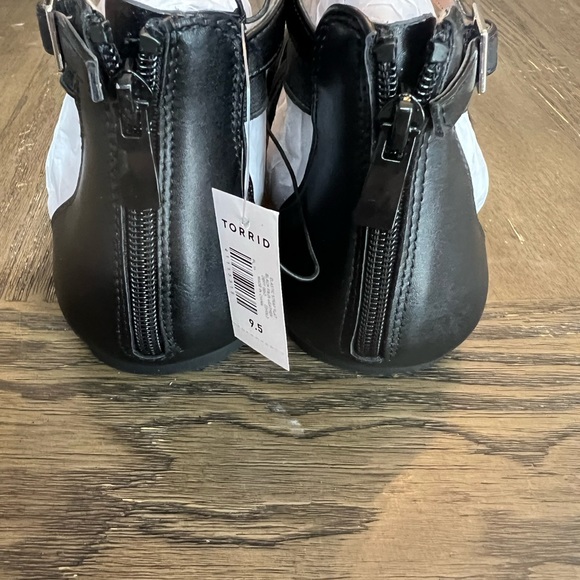 torrid | Shoes | Torrid Faux Leather Flats | Poshmark